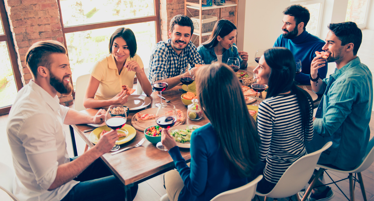 Organiza la mejor reunión con amigos en casa ¡Cinco tips imperdibles!