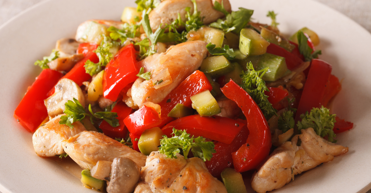 Pollo saltado con vegetales ¡sencillo y delicioso! - Vamos a Comer Rico